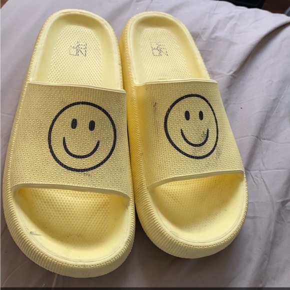 No Boundaries | Shoes | Smiley Face Sandals | Poshmark